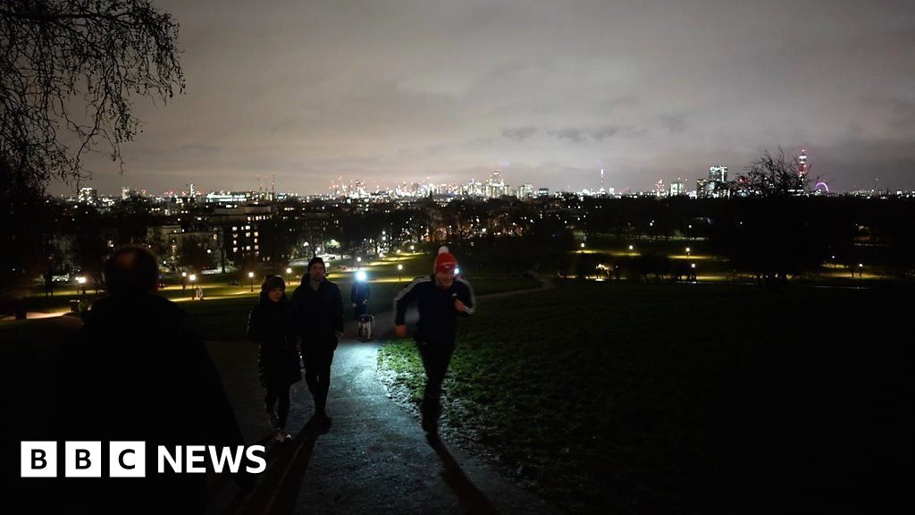 Night exercise: Top tips to exercise safely - BBC News