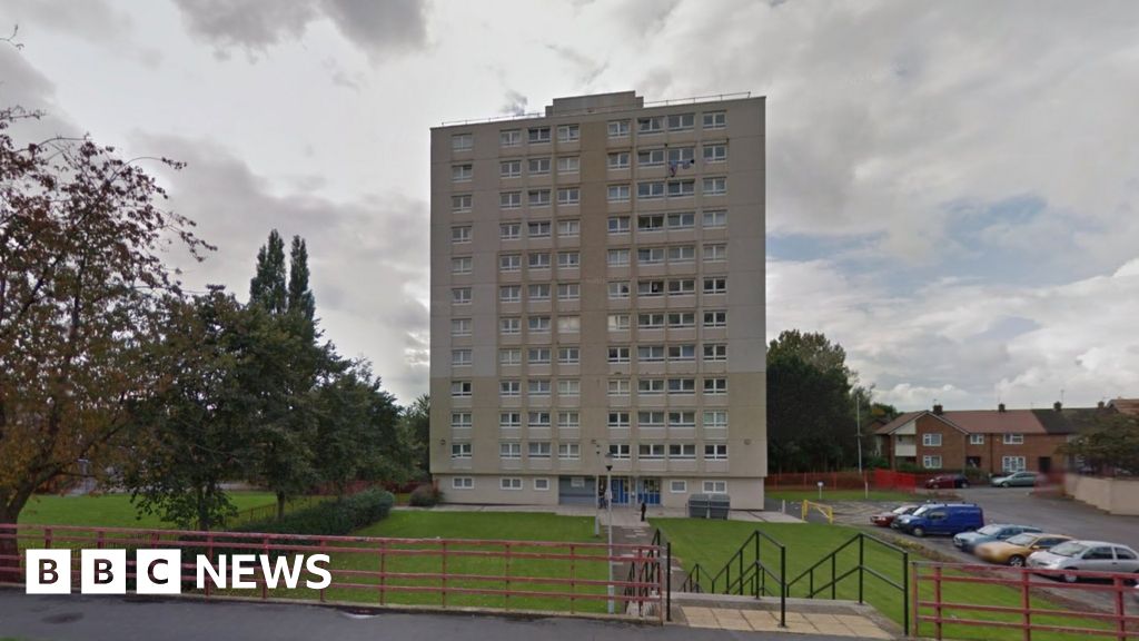 'Gas canister' explosion at Stockport tower block - BBC News