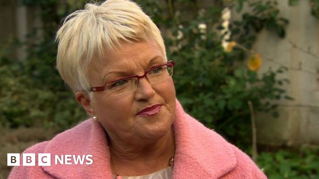 Ruth Patterson: Belfast councillor will not appeal DUP expulsion - BBC News