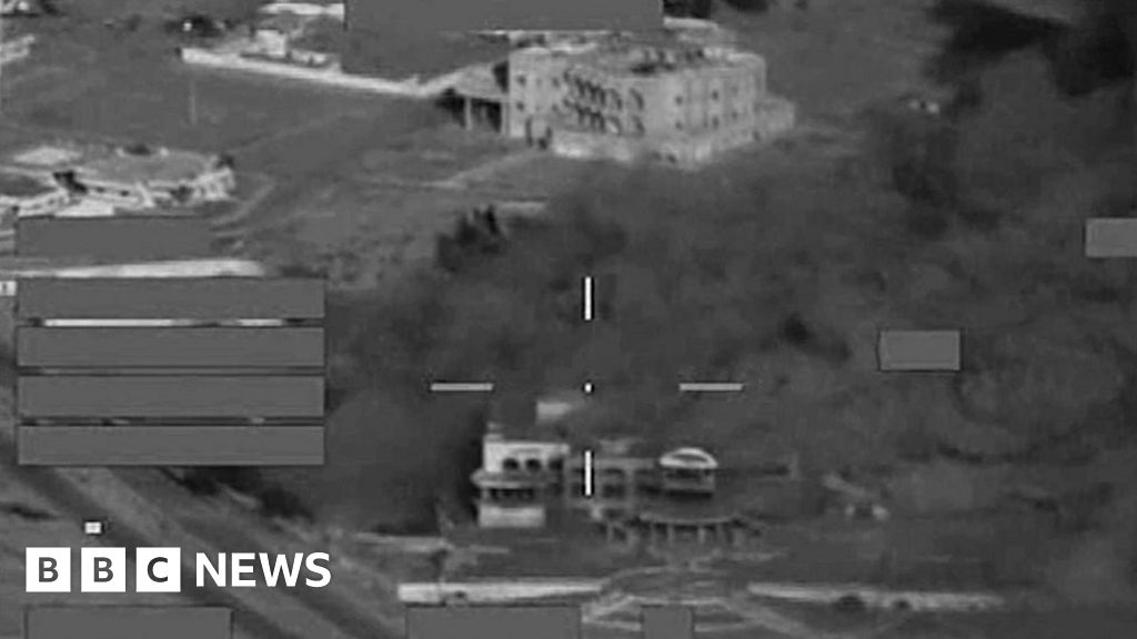 RAF attacks IS base at Saddam Hussein palace in Mosul - BBC News