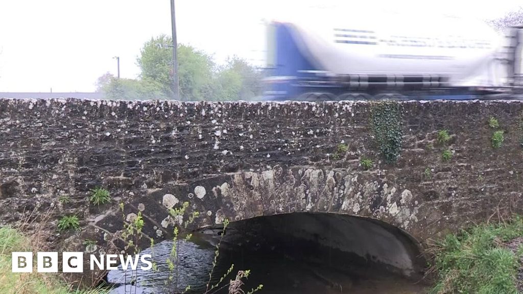 County Fermanagh road closure 'will devastate businesses' - BBC News