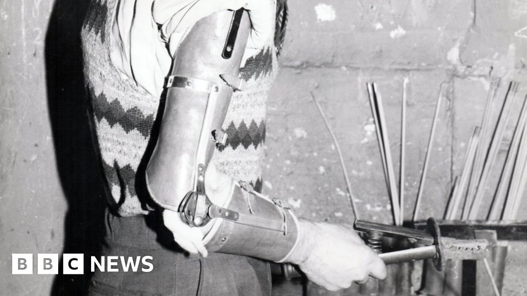 Pictures of how disabled people trained to work in factories - BBC News
