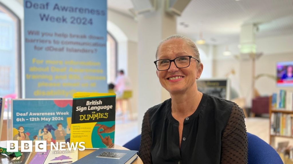 Calls for more support for Jersey's deaf community - BBC News