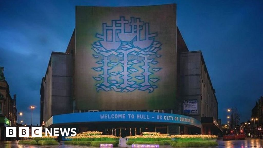 Listing fight over Hull's 'fishing heritage' mural - BBC News