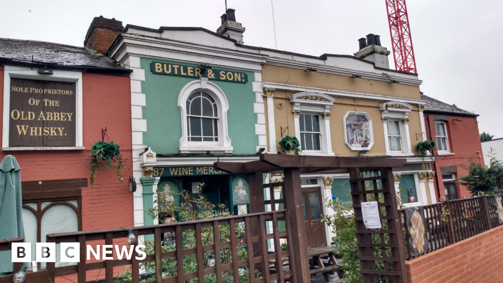 Hundreds sign petition to save historic Reading pub