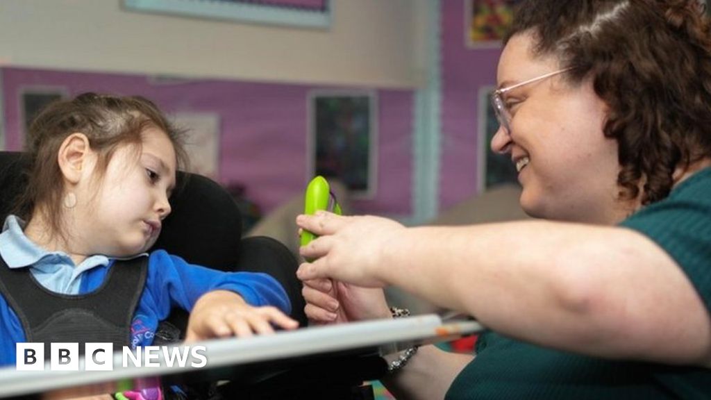 Eye-gaze: Pupils in Wales with disabilities use tech to give views ...