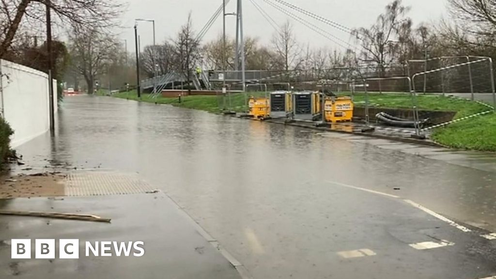 Flooding On Worcester Street After Heavy Rain Bbc News