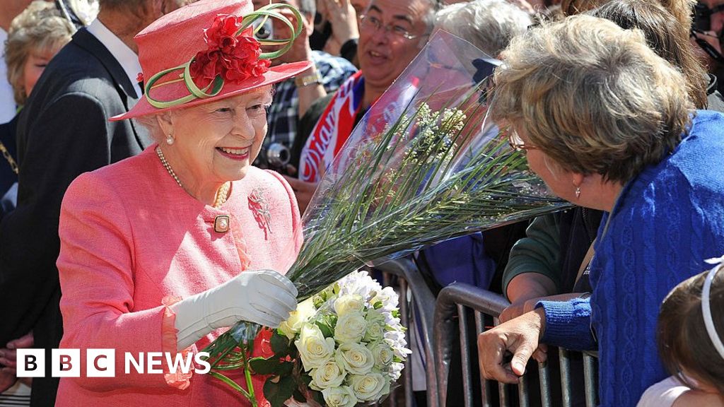 Queen Elizabeth II: Royal visits to the West Midlands in pictures - BBC ...