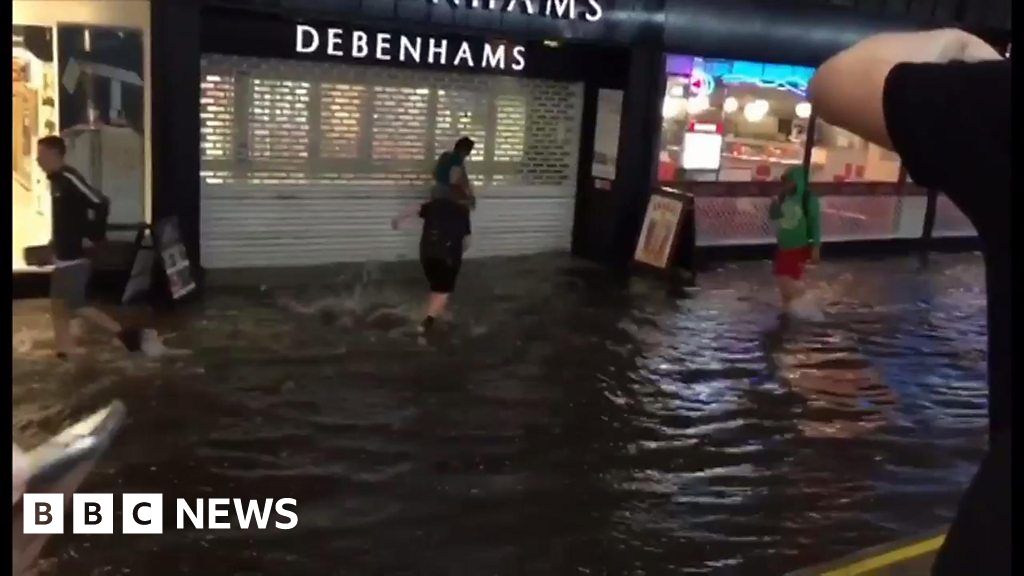 Streets flooded as storm causes disruption in Manchester - BBC News