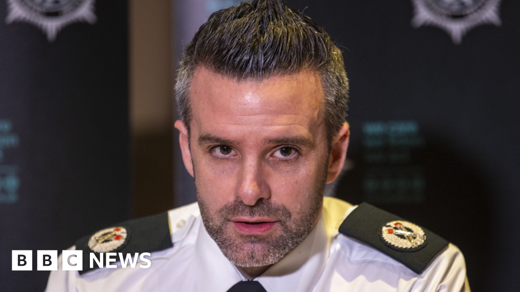 PSNI appoints Bobby Singleton as new deputy chief constable - BBC News