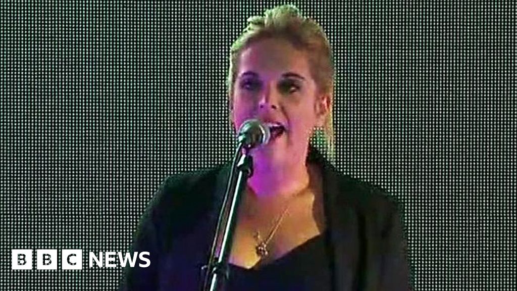 Labour MP Laura Smith calls for general strike - BBC News