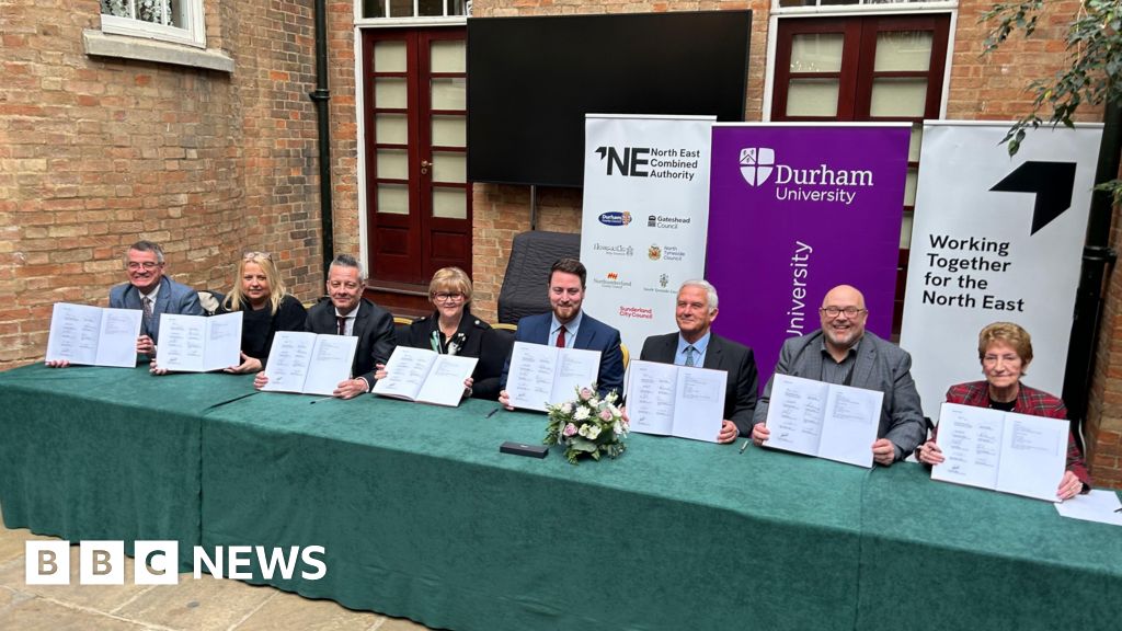 North East devolution add-on deal signed - BBC News