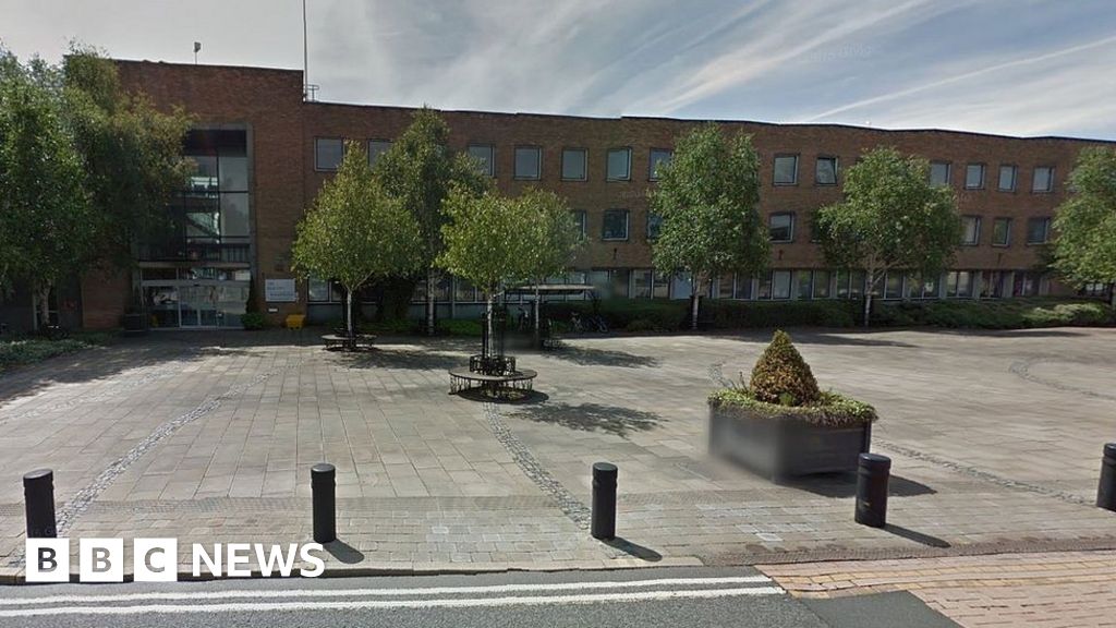 Stockton Council warns of 400 further job cuts - BBC News