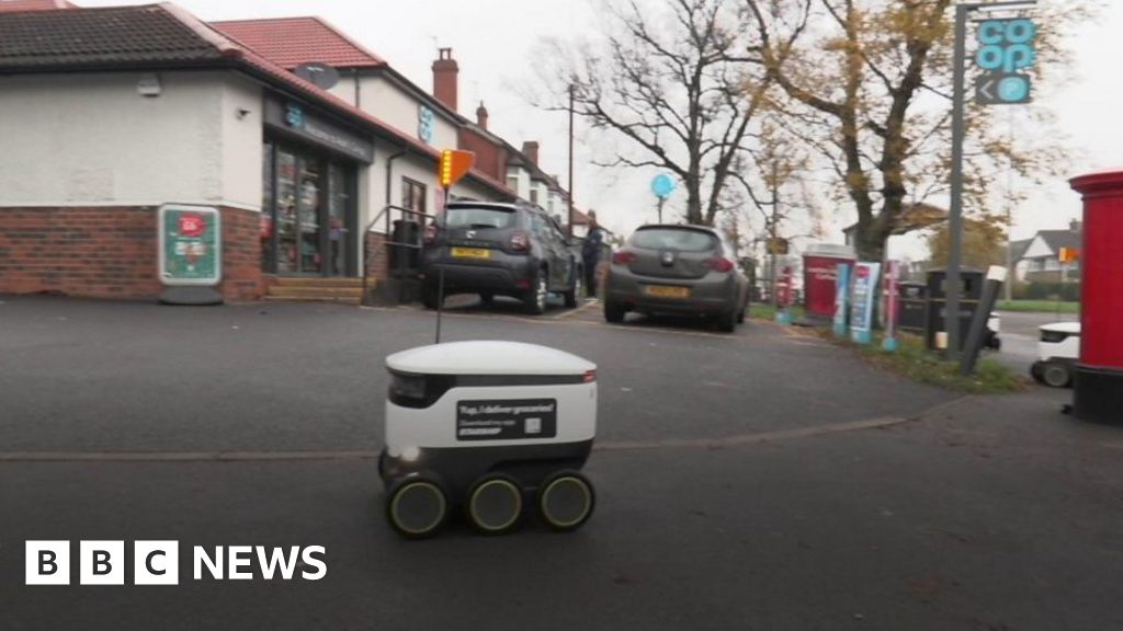 Robot supermarket delivery trial launches in Leeds - BBC News