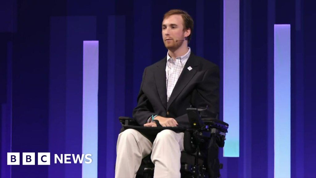 Jay Ruckelshaus speaking in 2016 - BBC News