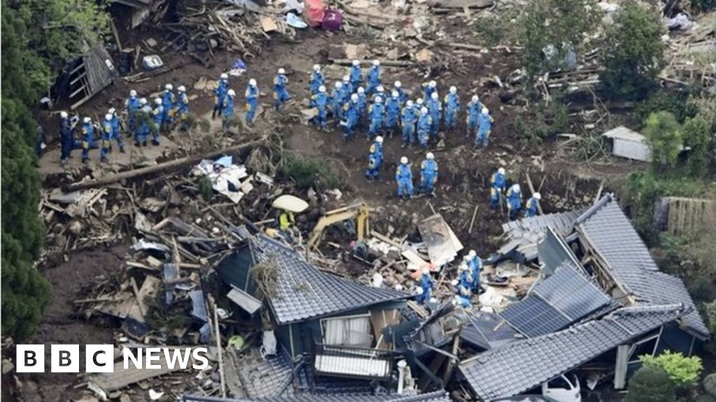 Japan earthquake: Landslide rescue efforts continue - BBC News
