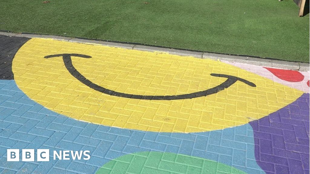 Newcastle artist creates huge floor mural on disused quayside bus lane ...