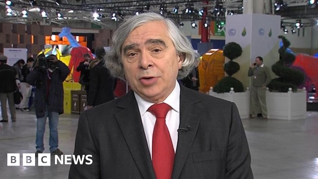 COP21: US energy secretary 'wants binding climate processes' - BBC News