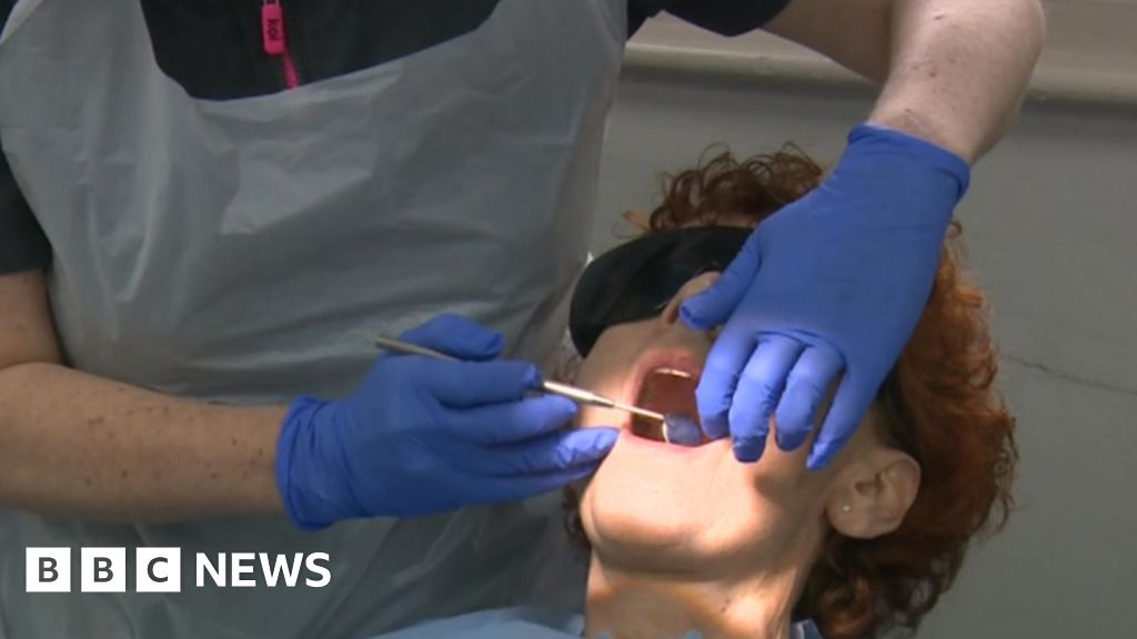 Mouth cancer: Routine dental check-up saves woman's life - BBC News