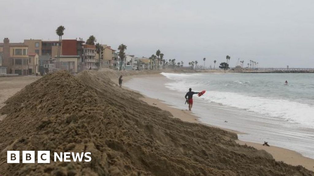 Hurricane Hilary weakens but could still be deadly - US
