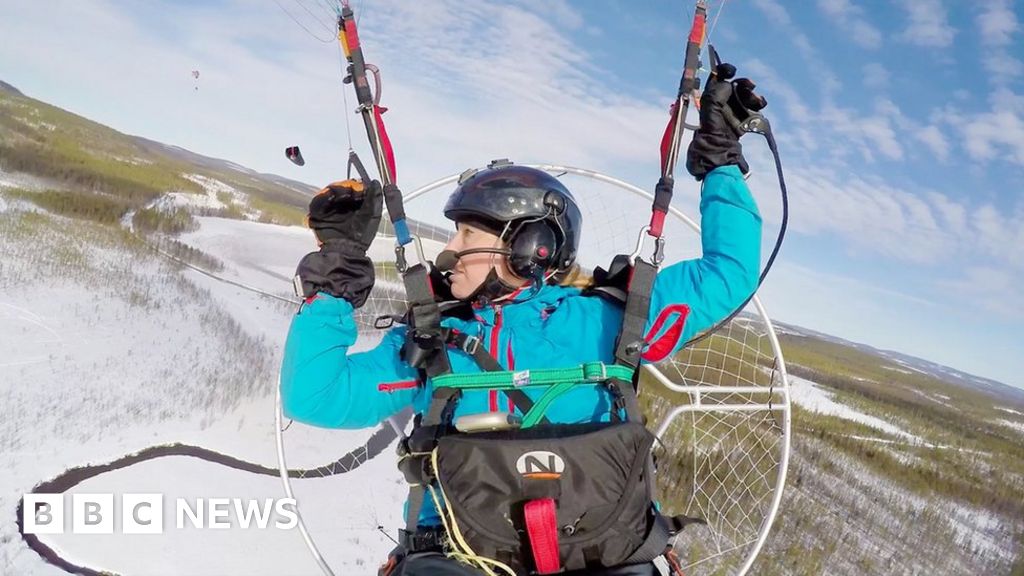 'Human swan' Sacha Dench to join 4,500-mile migration - BBC News