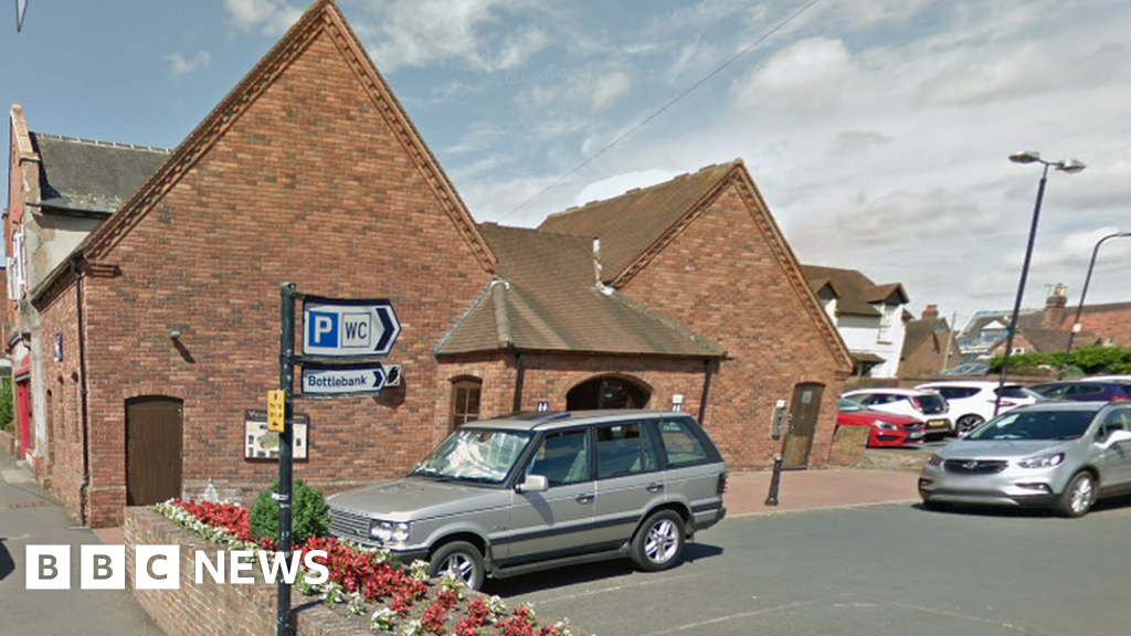 Bridgnorth public toilets 20p fee takes only card payment - BBC News