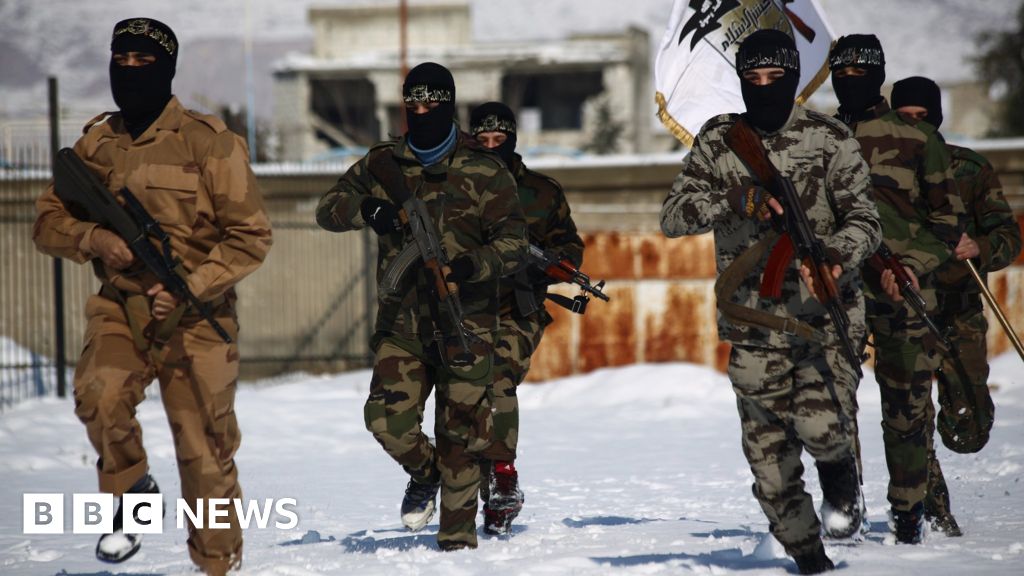 Syrian opposition seeks unified front at Riyadh conference - BBC News