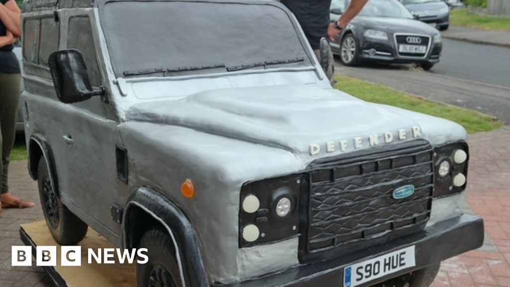 Land Rover Defender inspires giant cake - BBC News