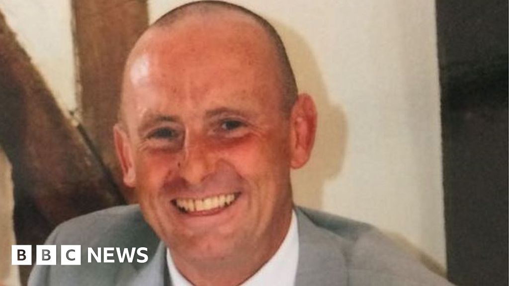 Andrew Watt death: Pair jailed over pub debt row - BBC News