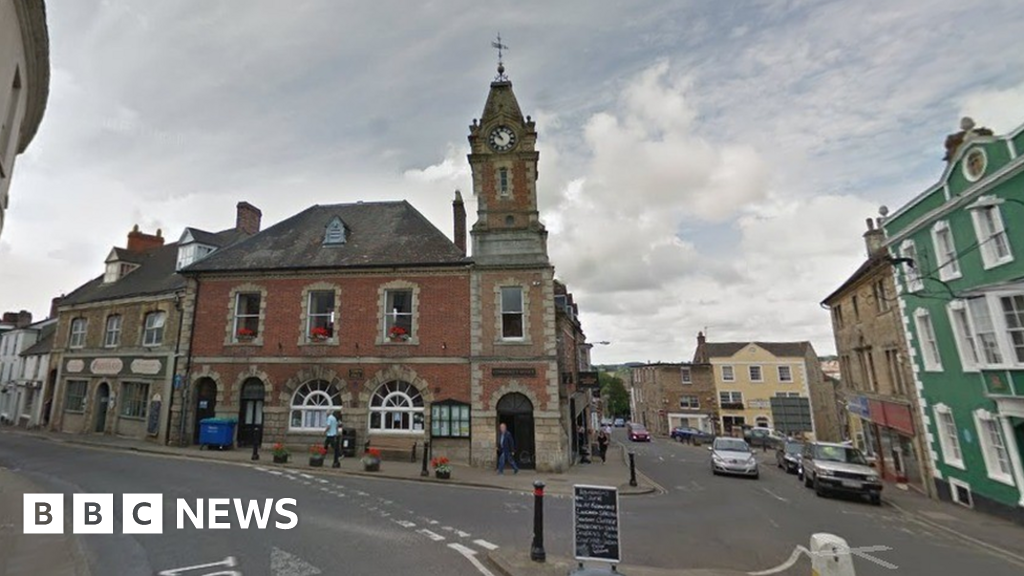 Wincanton regeneration project cut by almost 58% - BBC News