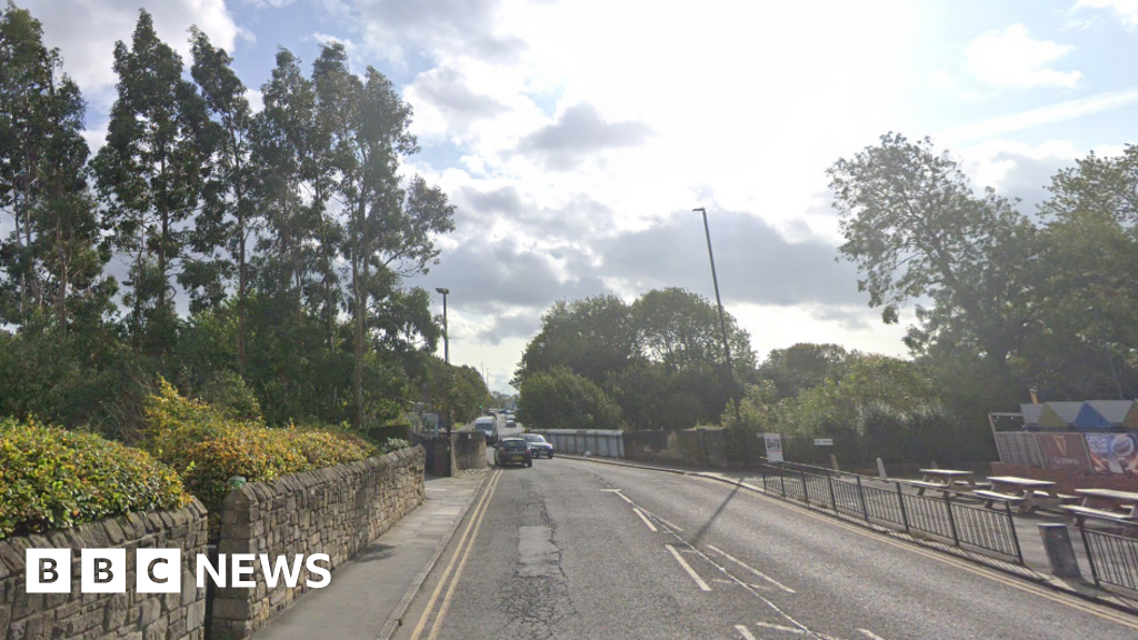 Two men die in Newcastle crash as car hits wall - BBC News