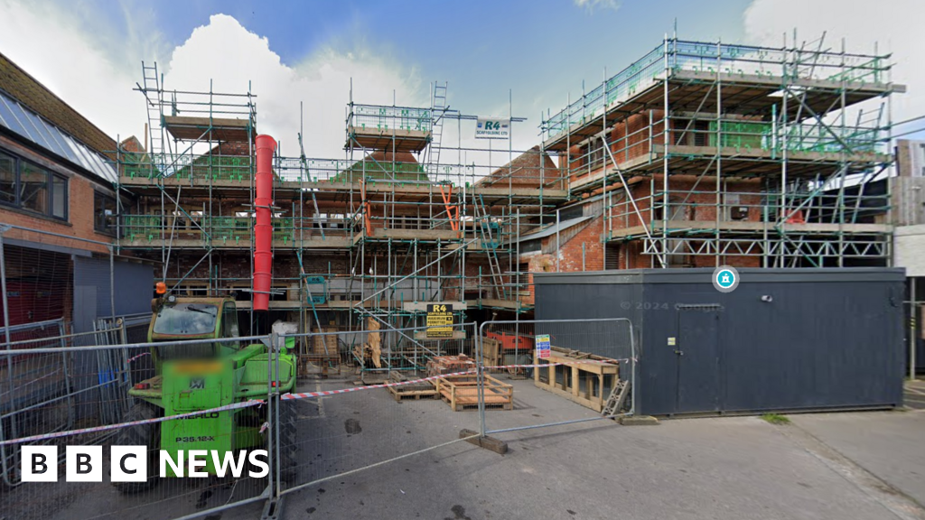 Glastonbury: 'Fiasco' youth regeneration project is paused - BBC News