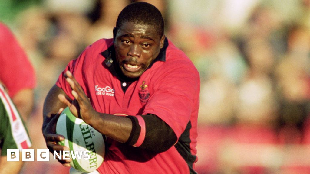 Rugby star Martyn Madden's WhatsApp chat racism claim - BBC News