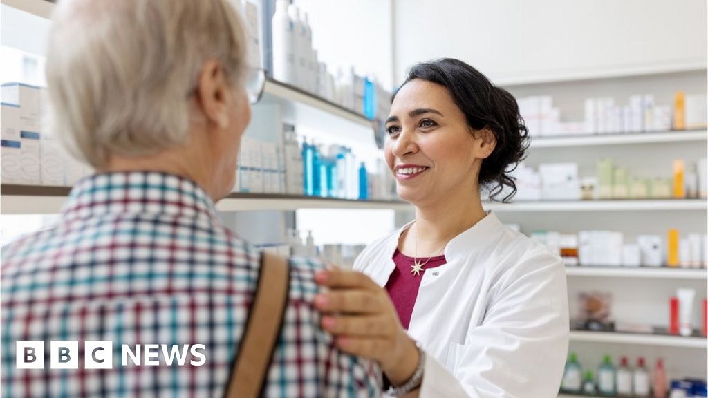 Pharmacists make care homes safer, research suggests - BBC News
