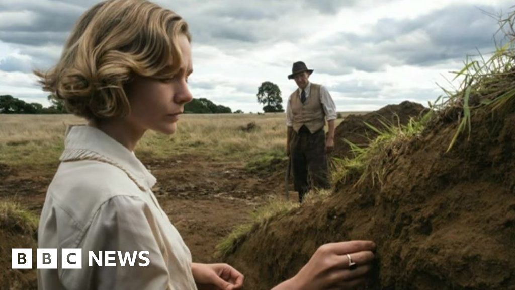 Sutton Hoo's Edith Pretty suitcase gives insight into her life - BBC News