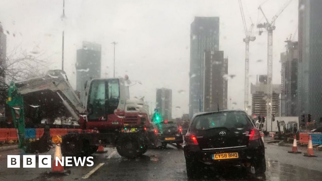 Manchester roadblock protest firm 'owed £300k' - BBC News