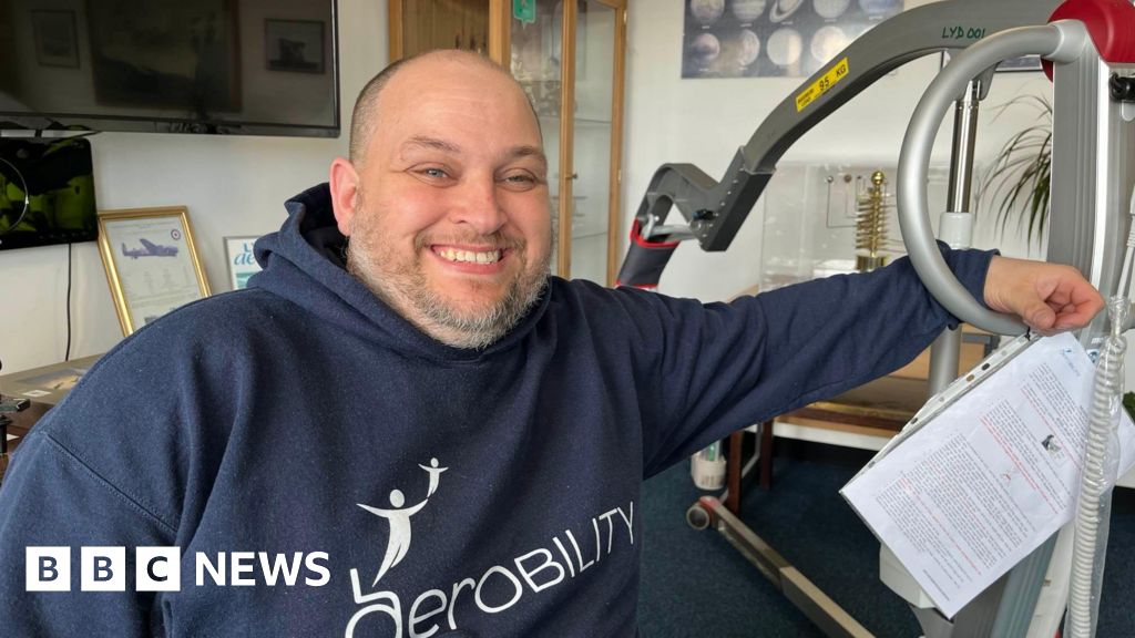 Kent: Disability flying lessons launch at Lydd airport - BBC News