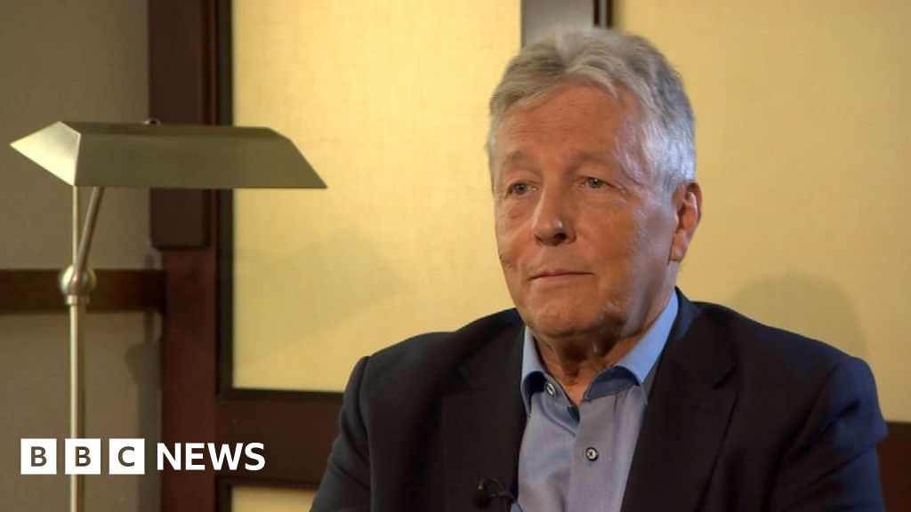 Peter Robinson remark 'not attack on DUP's Arlene Foster'