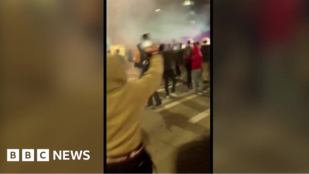Police car filmed ploughing through Washington crowd - BBC News