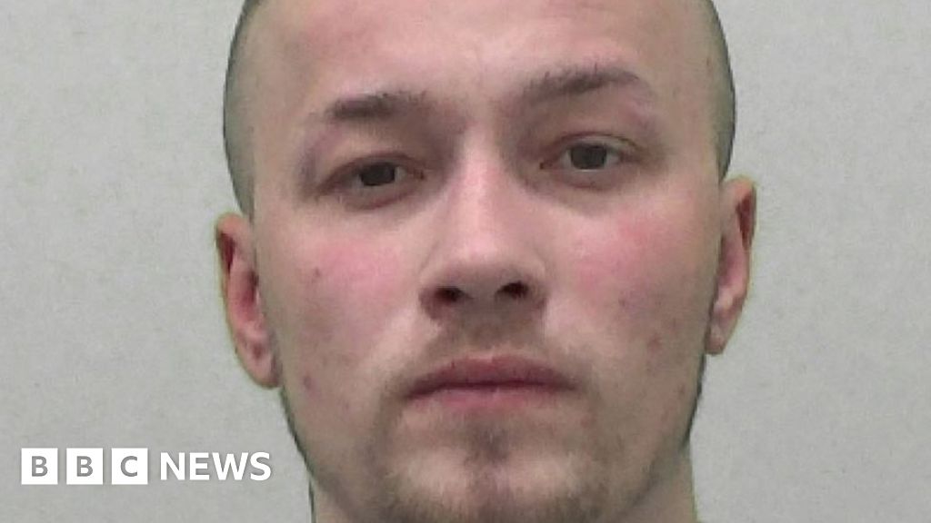 Drug dealers who targeted Newcastle students jailed - BBC News