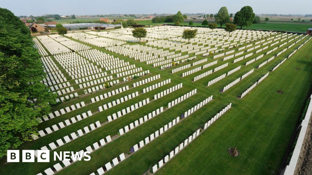 Hertfordshire WW1 soldier to be rededicated after grave found - BBC News