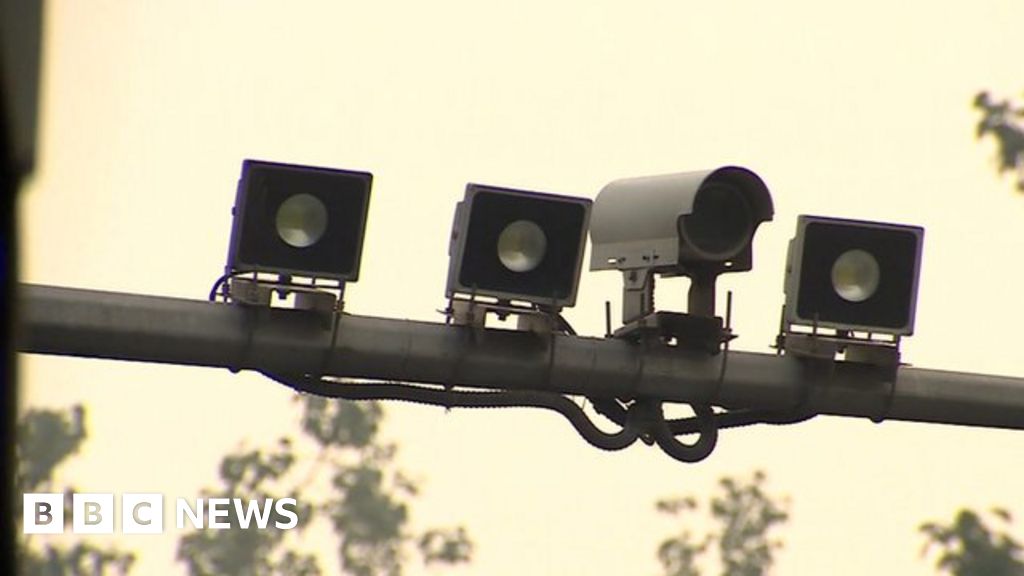 China surveillance cameras 'a triumph', say police - BBC News