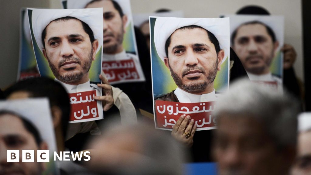 Bahrain suspends main Shia opposition group - BBC News