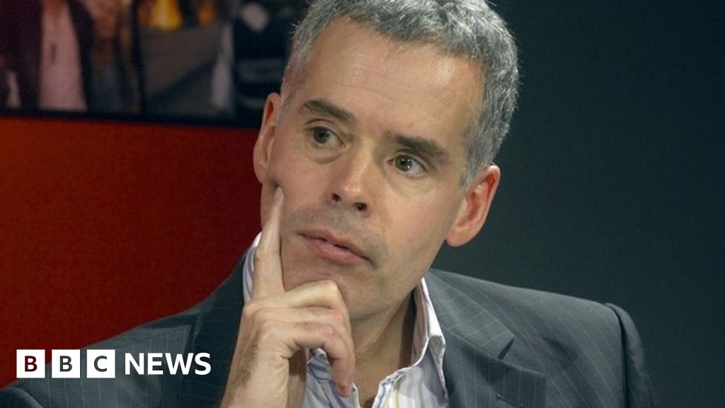 Open University staff call for Peter Horrocks to resign - BBC News