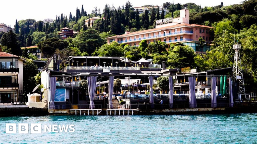 Istanbul's Reina: A glamorous 'must-do' for all - BBC News
