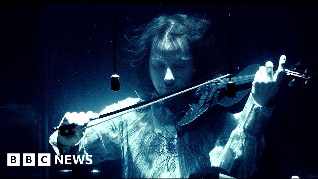 AquaSonic: The challenge of playing music underwater - BBC News