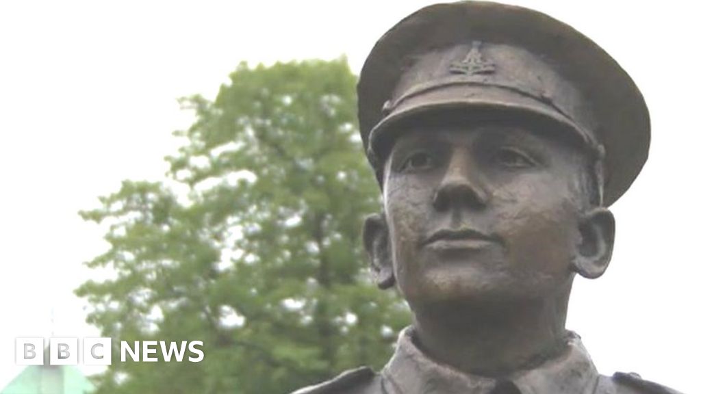 WW1 soldier Tom Dresser statue's Middlesbrough unveiling - BBC News