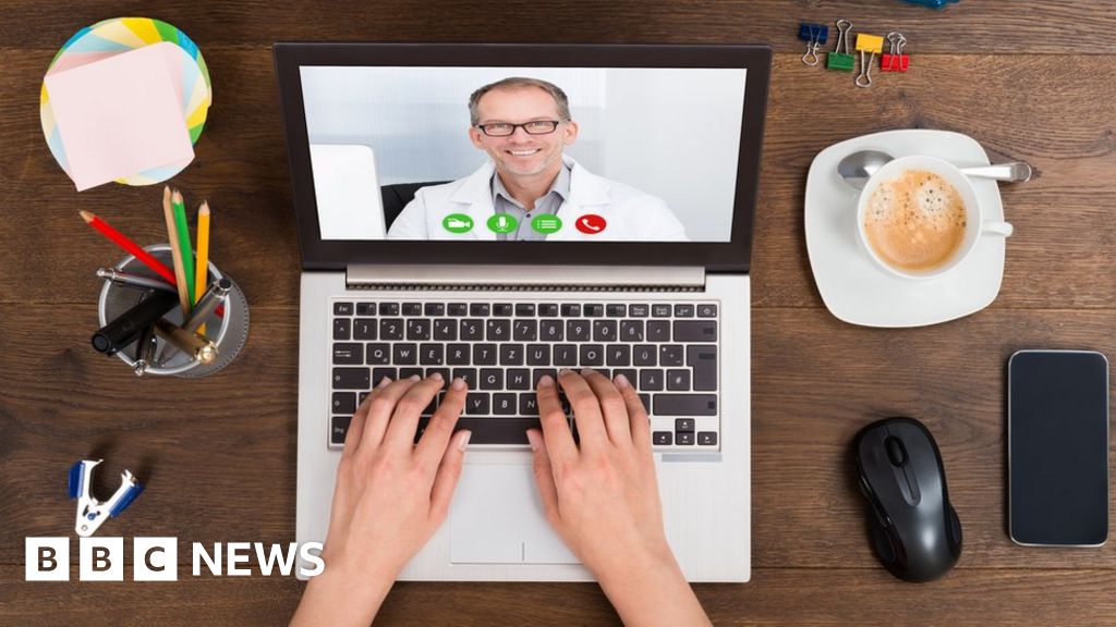 'Top universities to offer full degrees online in five years' - BBC News