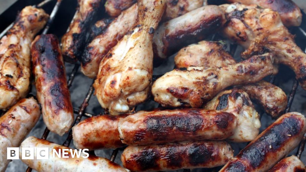Tbilisi vegan cafe appeal over meat-wielding 'extremists' - BBC News