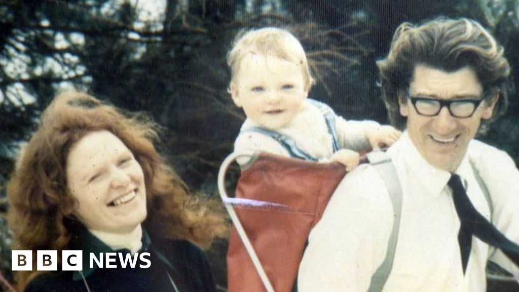 We hid in the cellar as the Falklands were invaded - BBC News